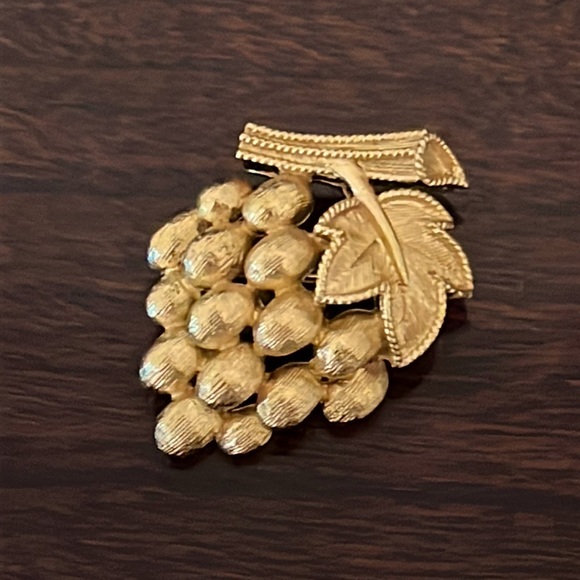 Jewelry | Vintage Bunch Of Grapes Brooch Gold In Color | Poshmark
